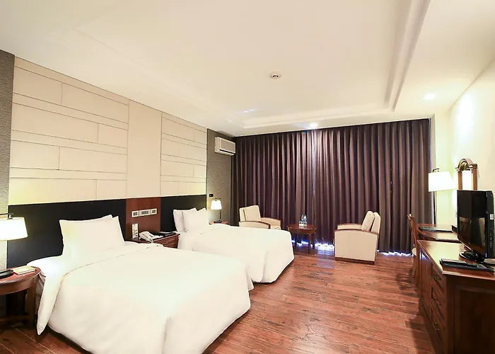 Top 5 Romantic Hotels in Ha Long: A Guide for Couples
